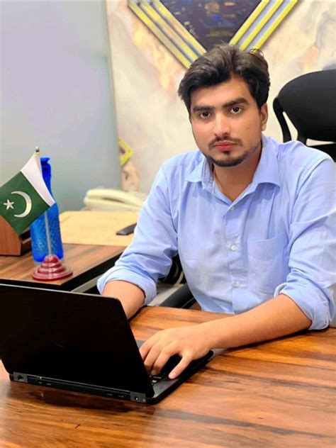 M Umer On Linkedin Stay Away From Those People Who Try To Disparage Your Ambitions Small