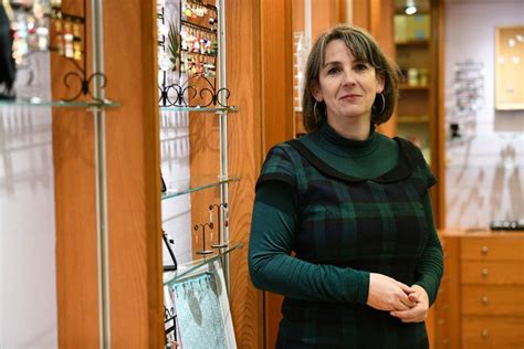 Valérie Baum Ou Lart De Rebondir De La Coiffure à La Création De