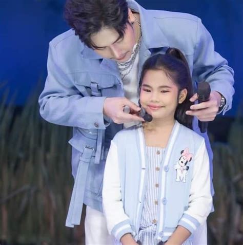 เอ็นดูพี่น้อง คอยบอกคอยสอนน้องตลอด น้องก็เชื่อฟังพี่สาว น่ารักมากเลย