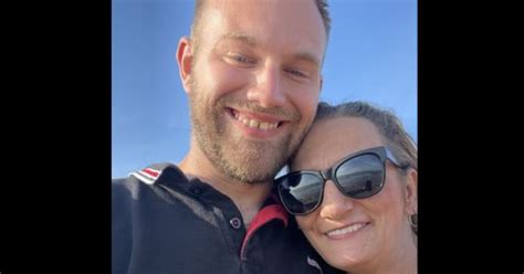 Често ги мислят за майка и син но не са Снимки на необичайната двойка с огромна разлика За