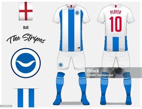 축구 유니폼 이나 축구 키트 템플릿 축구 클럽 파란색과 흰색 스트라이프 블루 양말과 흰색 반바지를 모의 축구 셔츠 전면 및 후면 볼 축구 유니폼 축구 로고와 깃발 상표입니다