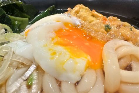 日暮里駅前にあるお蕎麦屋さんで朝ご飯に470円の朝天玉うどんを食べてみた 荒川区のはなし