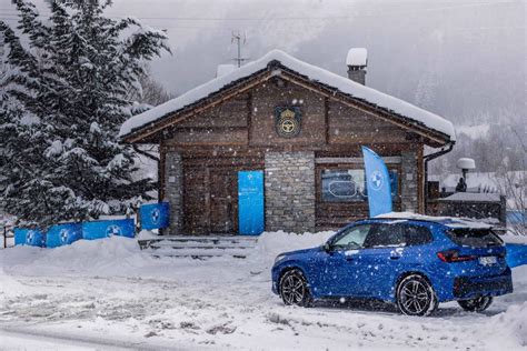 이탈리아 알프스 호텔의 Spazio Bmw 전시장에서 최신 모델을 선보입니다 Bmw의 모든 뉴스를 제공합니다