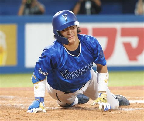 Denaルーキー・度会隆輝、死球を2日連続で受けて倒れ込む ヤクルト奥川の投球が直撃：中日スポーツ・東京中日スポーツ