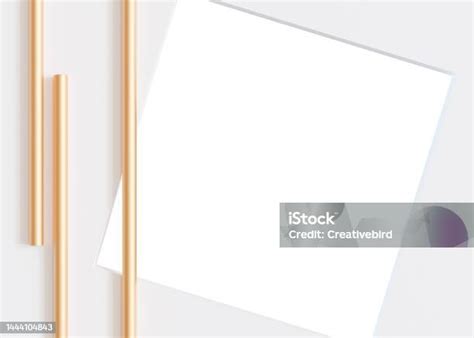 흰색 배경에 격리된 흰색과 황금색 추상 프레임 프레임 복사 공간이 있는 테두리 그래픽 디자인 요소를 잘라냅니다 추상적인 기하학적