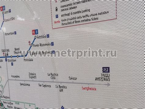 Перфорированные наклейки (витрины, а/м) заказать в Москве, изготовление ...