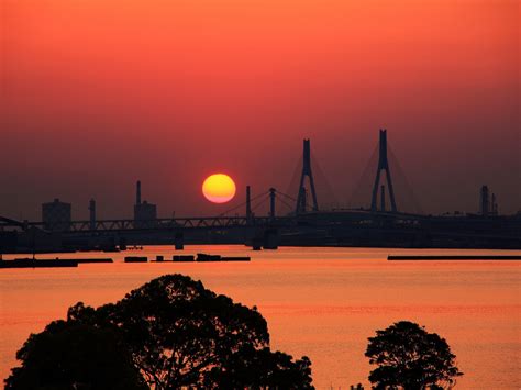 夜明け朝焼け日の出の写真 横浜臨港パーク横浜ベイブリッジ