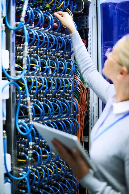Premium Photo Female Network Engineer