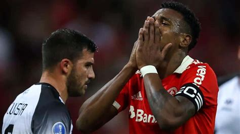 Edenilson Quebra A Cara E Pode Não Jogar No Atlético Mg