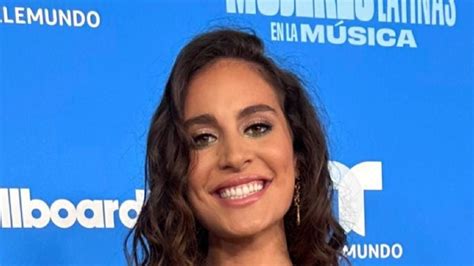 Frente Al Espejo La Hija De Chayanne Marca Tendencia Con Traje De Baño