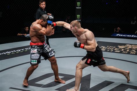 Marcin Prachnio Survives Early Scare Stops Gilberto Galvao In First