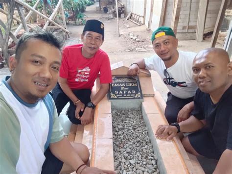 Ziarah Ke Makam Mak Ijem Seniman Sunda Legendaris Yg Menemani Masa