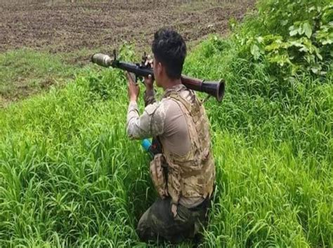 Khit Thit Media ရွှေဘိုတွင် အိမ်စီးကားဖြင့် ကင်းပတ်နေသော