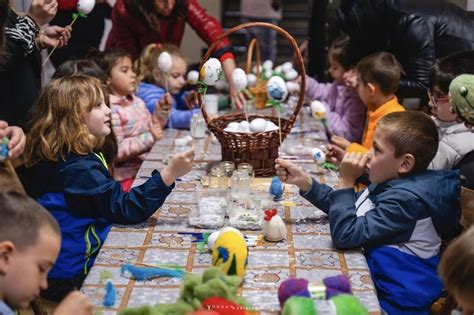 Малчугани и ученици от Враца се включиха във Великденската работилница