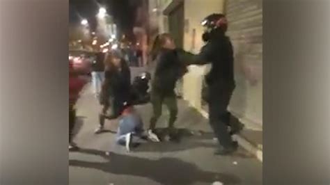 Video Tres Mujeres Agredieron A Dos Policías En Pleno Centro Salteño