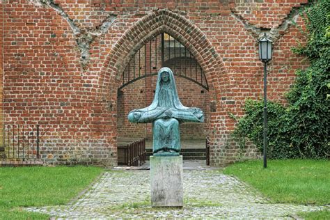 Ernst Barlach Ese Escultor Expresionista Y Degenerado” Que Mostró Como Nadie El Dolor De La