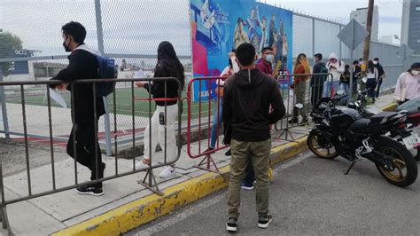 Hacen Fila Para Tramitar Certificado De Estudios De La BUAP SICOM
