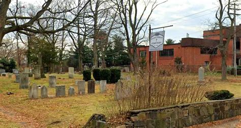 Cinayeti Çözmek İsterken Yanlış Cesedi Mezardan Çıkardılar