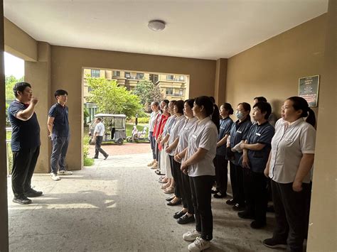 荥阳市豫龙镇五一街社区联合物业开展电梯救援应急演练活动群众事故