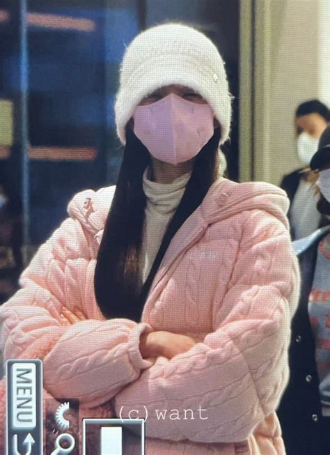 장원영 핑크 패딩 미우미우 연핑크 코디 가격 정보 총정리 네이버 블로그