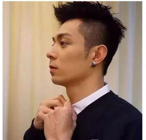2018夏季男生露额发型设计搭配，打造不一样的帅气型男！