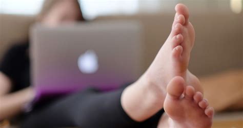 Relieving Sore Feet During Pregnancy The Trending Mom