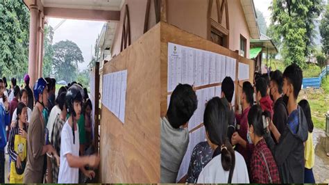 ကေအိုင်အို ထိန်းချုပ်နယ်မြေရှိကျောင်းများမှ တက္ကသိုလ်ဝင်တန်း စာမေးပွဲ