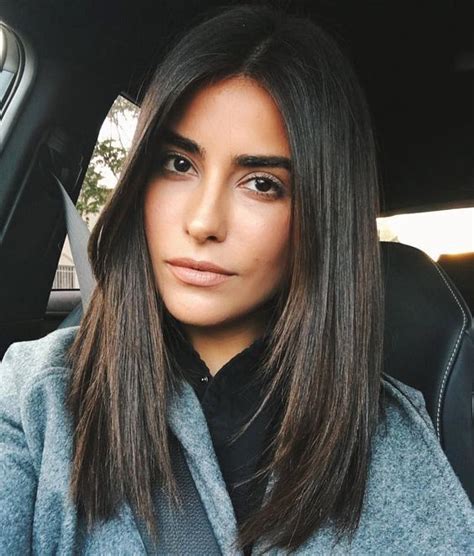 Добірка стильних та сучасних зачісок для середньої довжини волосся які будуть на піку популярності