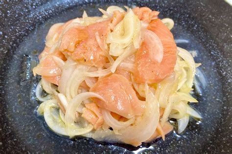 りんご酢いきいき「新玉ねぎとスモークサーモンのマリネ」 丸ごと小泉武夫 食マガジン