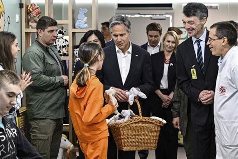Blinken In Kyiv Unveils 2 Billion In Us Military Aid For Europe