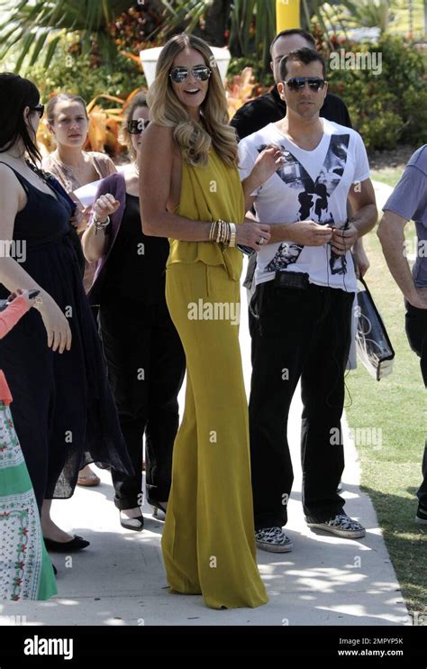 Elle Macpherson Tapes A Segment Believed To Be For Her New Reality Show