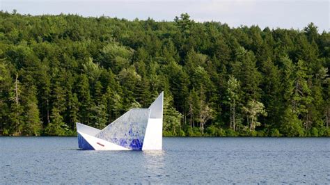 Iceberg Forms Floating Diving Platform In New Hampshire Lake