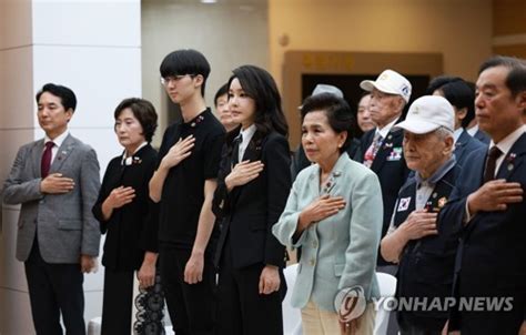 국가유공자 지원을 위한 기부금 전달식 참석한 김건희 여사 네이트 뉴스