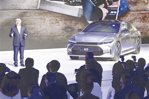クラウンセダン、中国市場で復活 広州モーターショー開幕 中経オンライン 中部経済新聞 電子版