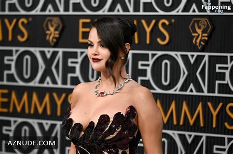 Selena Gomez Sexy Shows Off Her Hot Cleavage In A Mesmerizing Dress At