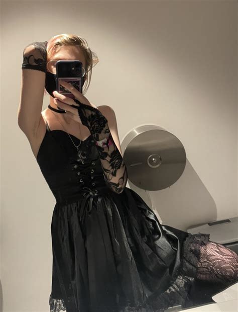 Want to see more hehe 😉 : r/GoneWildTrans