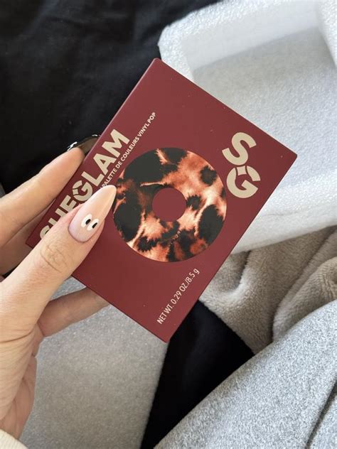 Sheglam палетка ретро музыкальная — цена 800 грн в каталоге Тени для век Купить товары для