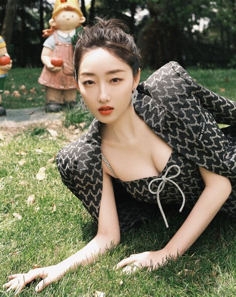 美佳人蒋梦婕红唇美脸大秀白沟（26） 图片 名腿网
