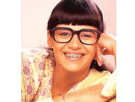 डोळ्याला मोठा भिंगाचा चष्मा आणि पुढे आलेले दात जस्सीचा बदलला लूक आता