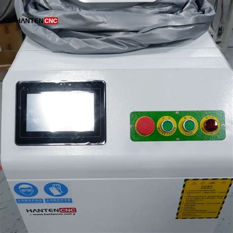 Ръчен лазерен заваръчен апарат 3 в 1 за заваряване почистване и рязане