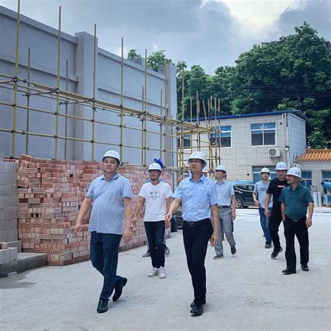 何显文到公司新民路65号小区危旧房改住房改造工程开展中秋、国庆节前安全质量综合大检查防控