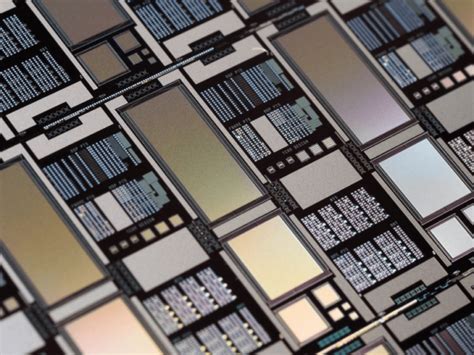 Revolutionizing Computing With Memristor Technology