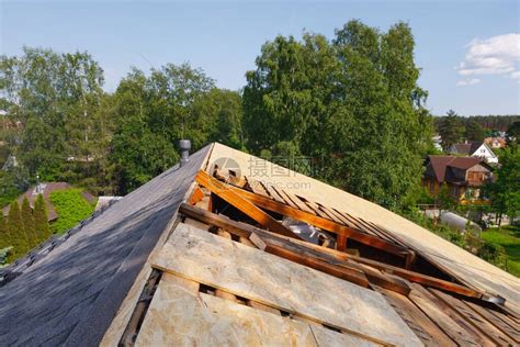 旧屋顶翻新屋顶架子上盖有木高清图片下载 正版图片506671126 摄图网