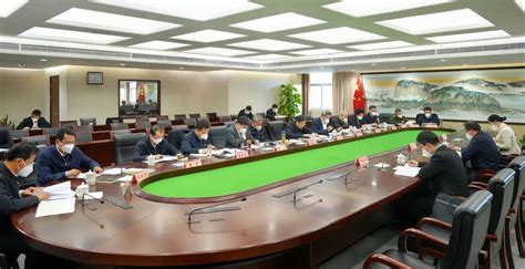 王晖指出，要进一步站稳人民立场，为群众办实事，扎实推进共同富裕