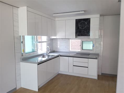 ㄱ자 유광 화이트 싱크대 주방가구 시공 현장 사진 포트폴리오