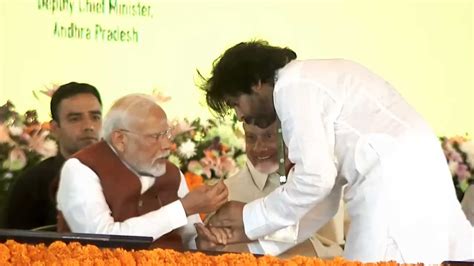 Pm Modi పవన్ కళ్యాణ్ కు చాక్లెట్ గిఫ్ట్ గా ఇచ్చిన మోదీ