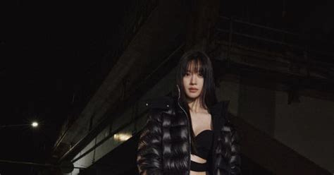 문가영 검은색 패딩 속 파격 의상 이게 어른의 매력