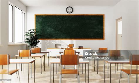 녹색 칠판 테이블과 나무 바닥에 좌석빈 흰색 교실 배경 교육 및 학교 개념으로 돌아가기 건축 인테리어 사회적 불변테마 3d