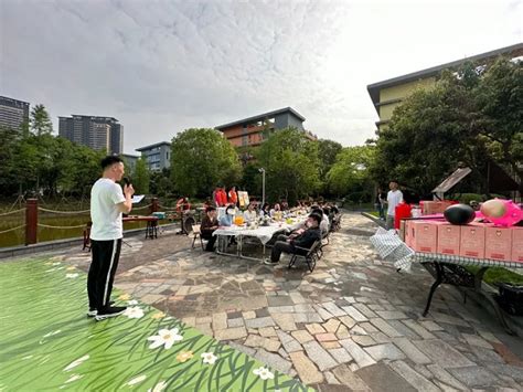 深圳市泸州商会团支部组织团员参加五四青年节露营趣味团建活动