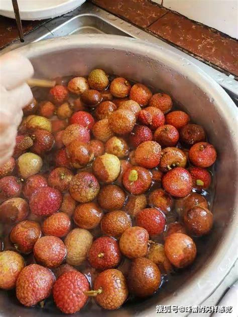 保存荔枝,直接放冰箱就错了,教你3招保存技巧,放半年也不会坏保鲜 保存荔枝,直接放冰箱就错了,教你3招保存技巧,放半年也不会坏保鲜